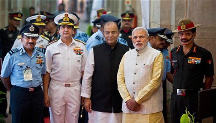 PM Narendra Modi meets top military commanders | PM मोदी ने सेना के ...