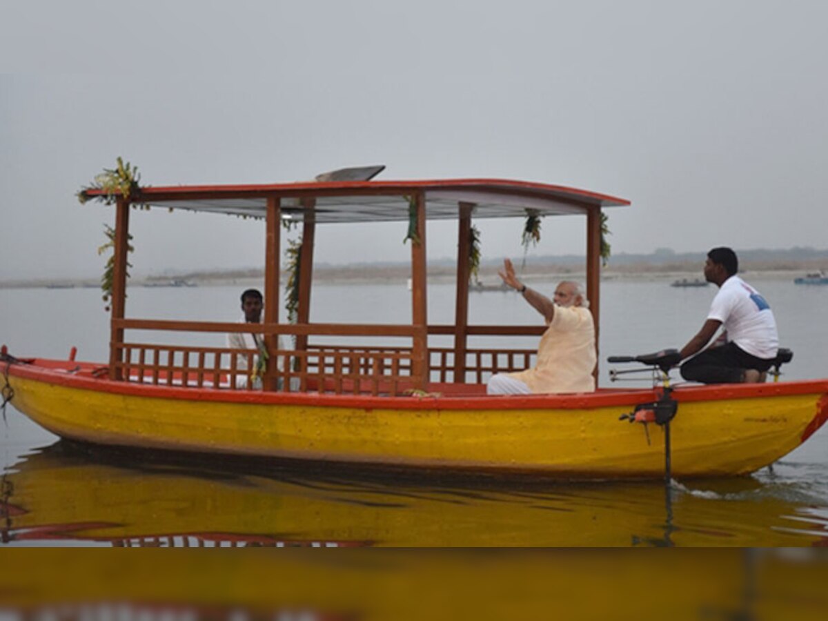 PM Modi enjoys e-rickshaw, e-boat rides in Varanasi | मोदी ने ई-नौका की ...
