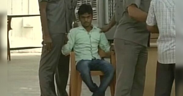 Youth tries to throw chappal at Nitish Kumar, arrested | युवक ने नीतीश ...