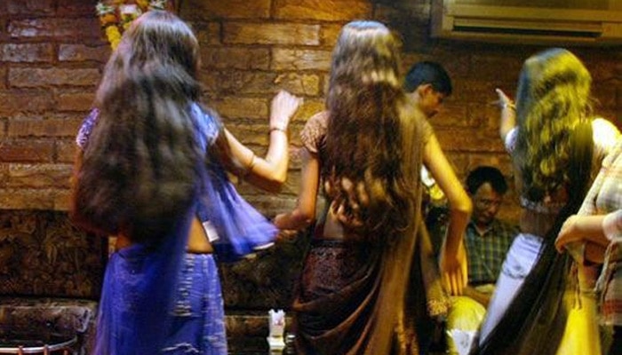 Raided on four illegal dance bars in Mumbai, 62 women were rescued, SSB ...