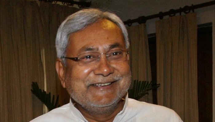 Nitish Kumar offers prayers at native village temple | नीतीश कुमार ने ...
