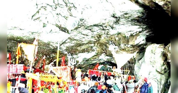 Vaishnodevi shrine old cave opened for pilgrims | वैष्णोदेवी मंदिर की ...