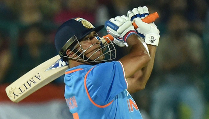 MS Dhoni becomes first indian to hit 200 sixes in ODI | 200 छक्के जड़ने ...