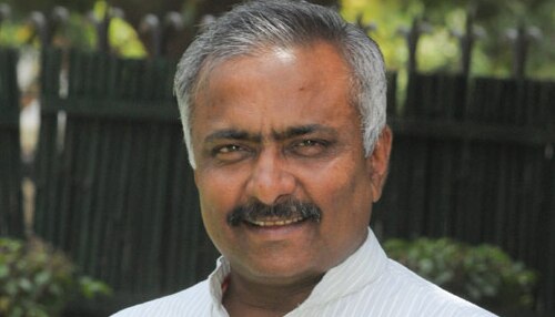 Sanjay Joshi defends PM Modi's statement of Raincoat | रेनकोट वाले बयान ...