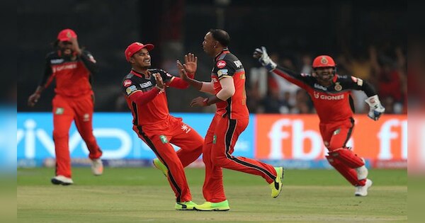 IPL 10 samuel Badree hat-trick in maiden over rocks Bengaluru watch ...