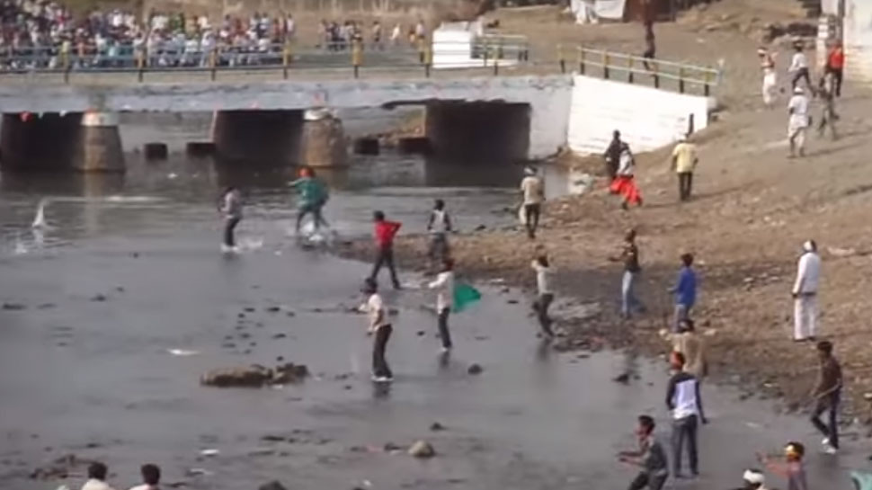 chindwara: 259 Injured in GOTMAR Stone Pelting Festival | 300 साल ...