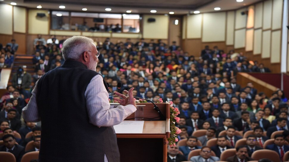 PM Modi addressed the trainee IAS officers in Mussoorie | पीएम मोदी का ...