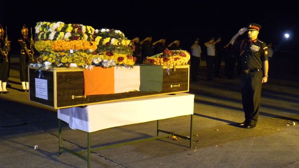 Nagpur: Remains of Major Prafulla Ambadas Moharkar | नागपुर पहुंचा शहीद ...