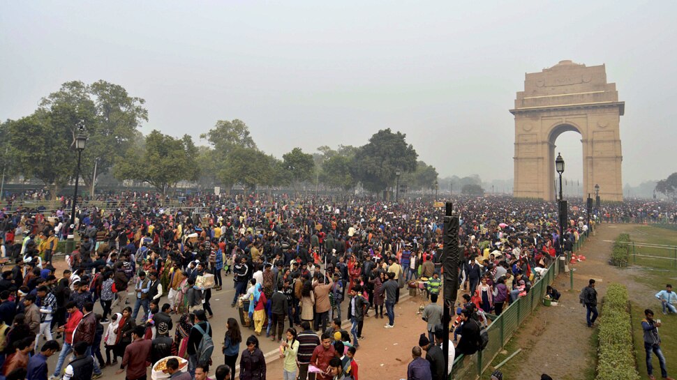 Massive traffic jam in delhim Huge crowd gather near India Gate | नए ...