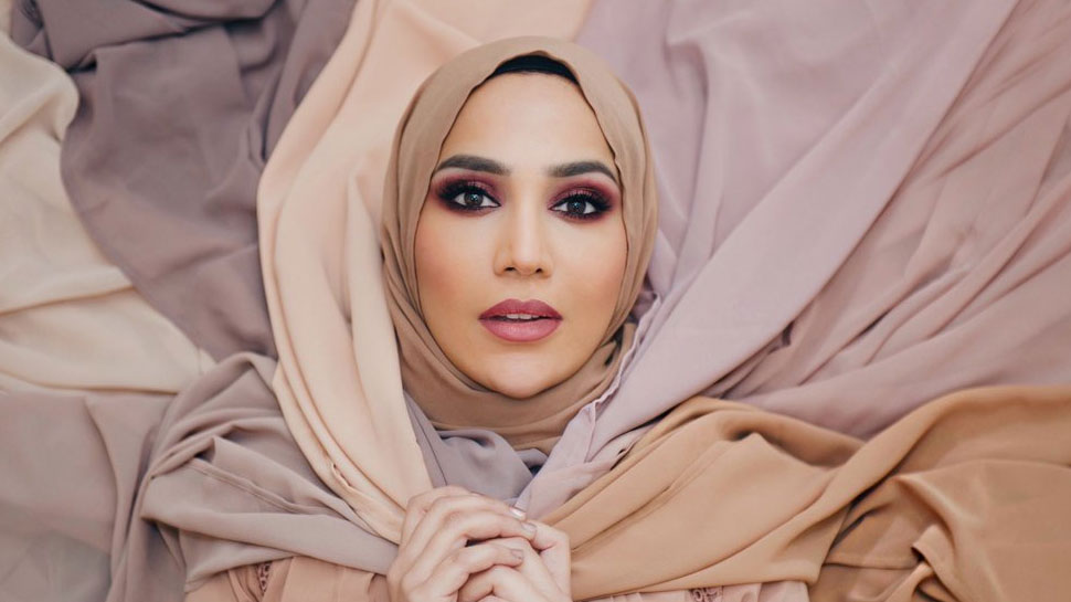 Hijab Wearing Model Amena Khan out from L’Oreal Paris UK campaign