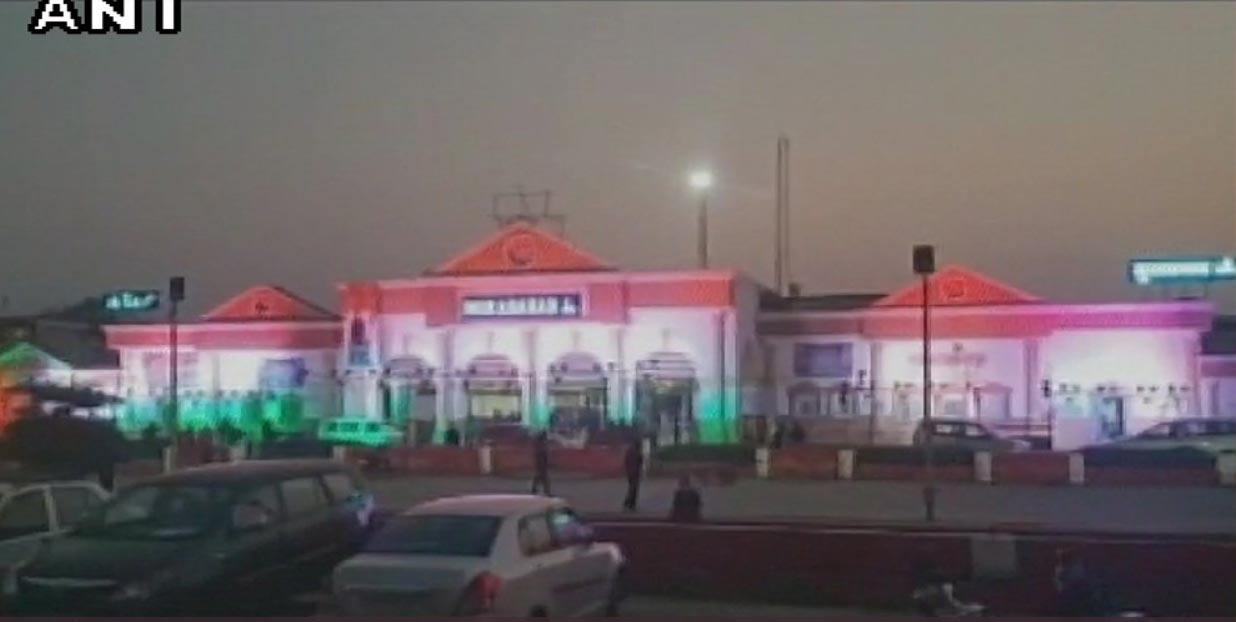 Moradabad Railway station lit up on Republic Day | गणतंत्र दिवस 2018 ...
