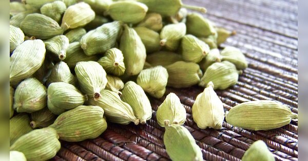 हर दिन खाएं बस 2 इलायची, हैरान करने वाले हैं फायदे | health benefits of ...