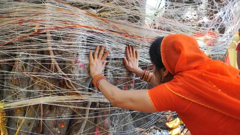 vat savitri vrat 2018 puja tithi timings vidhi and importance of fast ...