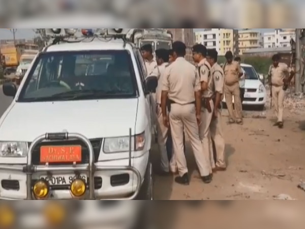Bomb blast in prison vehicle of beur jail at patna | पुलिस की सक्रियता ...