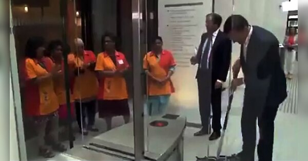 Dutch PM Mark Rutte Cleaning floor of yourself After Spilling Coffee ...