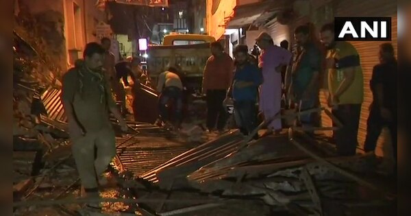 two-storey building collapses in Bhopal's Lakherapura Chowk । VIDEO ...