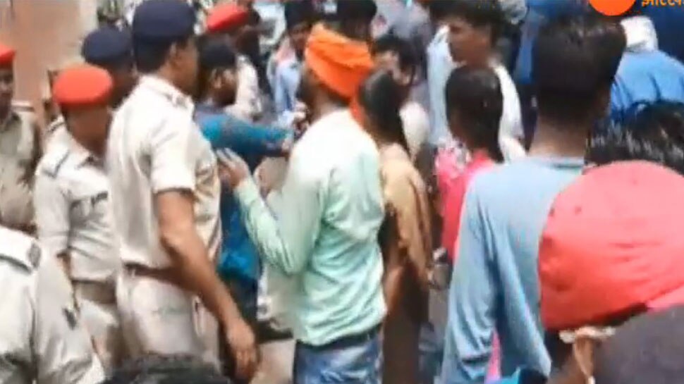 Police Lathi charge on student during protest against Bihar Board ...