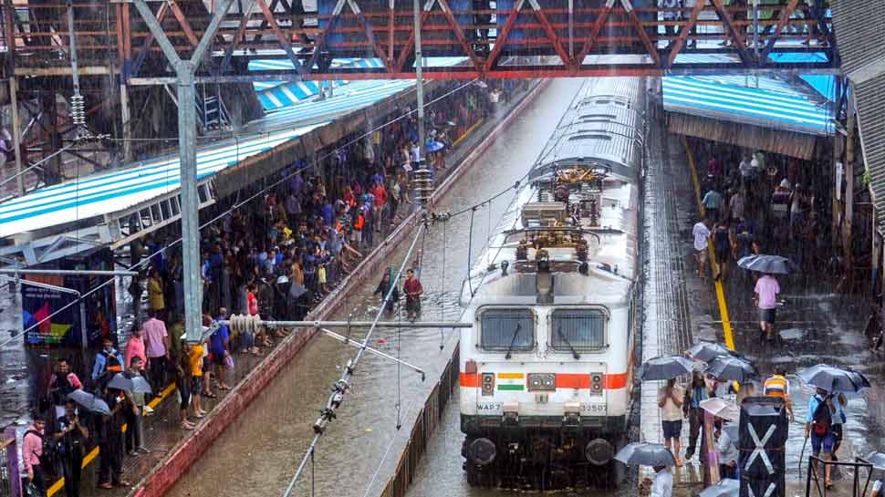 Mumbai rain: Navy rescues passengers from railway stations | मुंबई ...