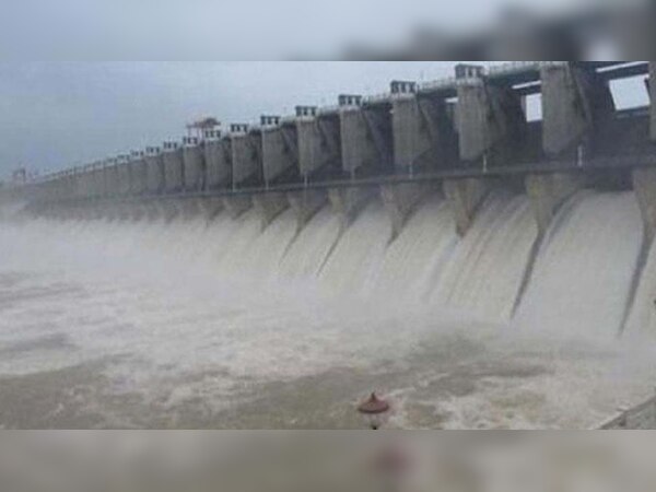 MP: Water level increased in Kundalia Dam, farm and house in the brink ...