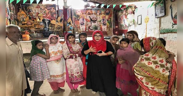 Karachi: Anum Agha give education to students inside a Hindu temple in ...