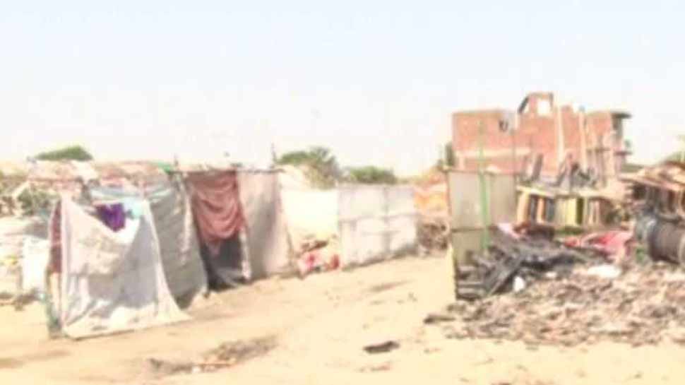 Rohingyas muslims are living in slum in agra | आगरा में बस्ती बना कर रह ...