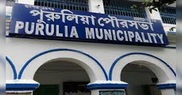 Purulia Municipality worker Suicide Threats after not get Salary ...