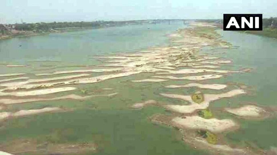 Ganges dry in UP due to heat | Hindi News, गंगा में नहीं बचा है डुबकी ...