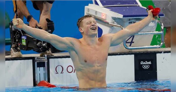 24 years old swimmer once again claims the world record | इस तैराक ने ...