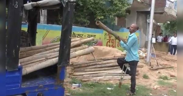 divyang man drive auto rickshaw for family | एक पैर से दिव्‍यांग है यह ...