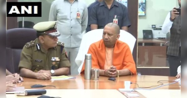 CM Yogi, DGP & Additional Chief Secretary are monitoring entire state from UP 100 Headquarters ...