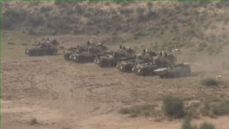 rajasthan indian army maneuvers in Barmer adjoining Pak border | पाकिस् ...