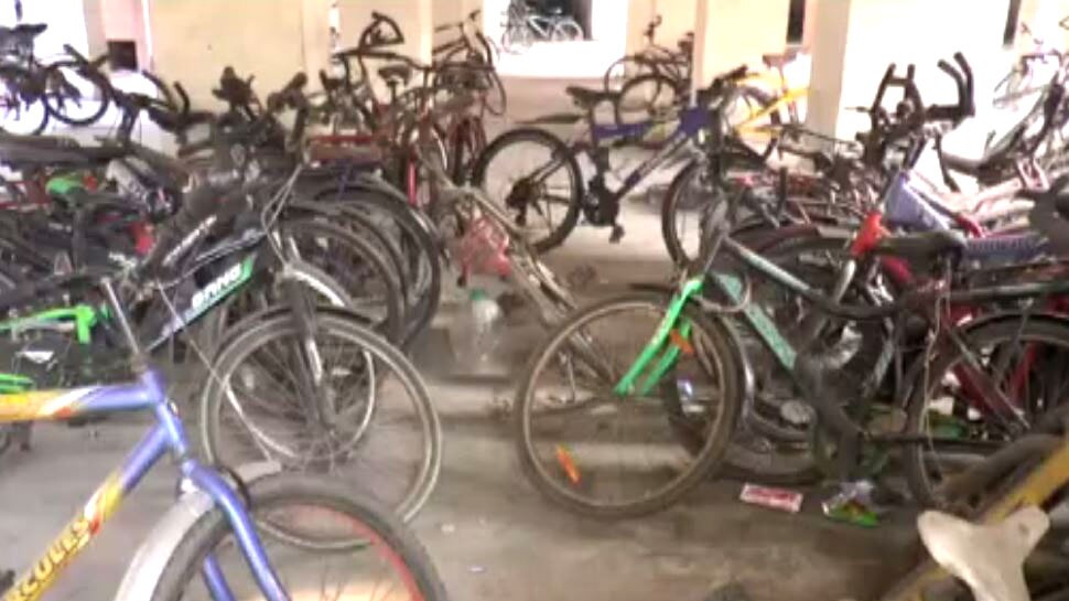 Unique project to recycle junk bicycles in surat gujarat | गुजरात ...