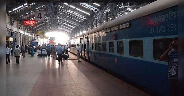 Woman gave birth to a child at the Chopan railway station in Sonbhadra ...