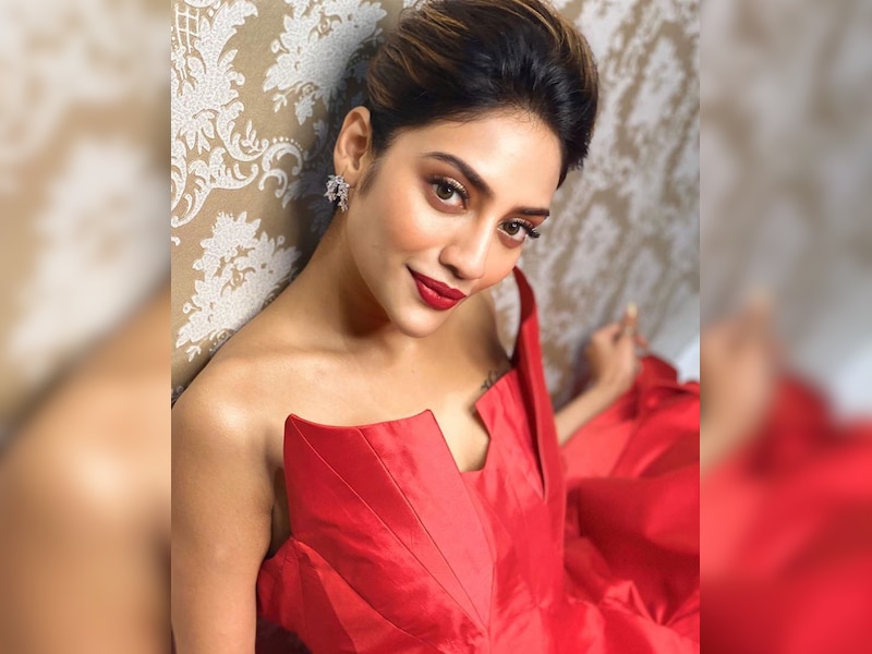 Nusrat Jahan Latest Photos in red gown going viral | रेड गाउन में हॉट ...