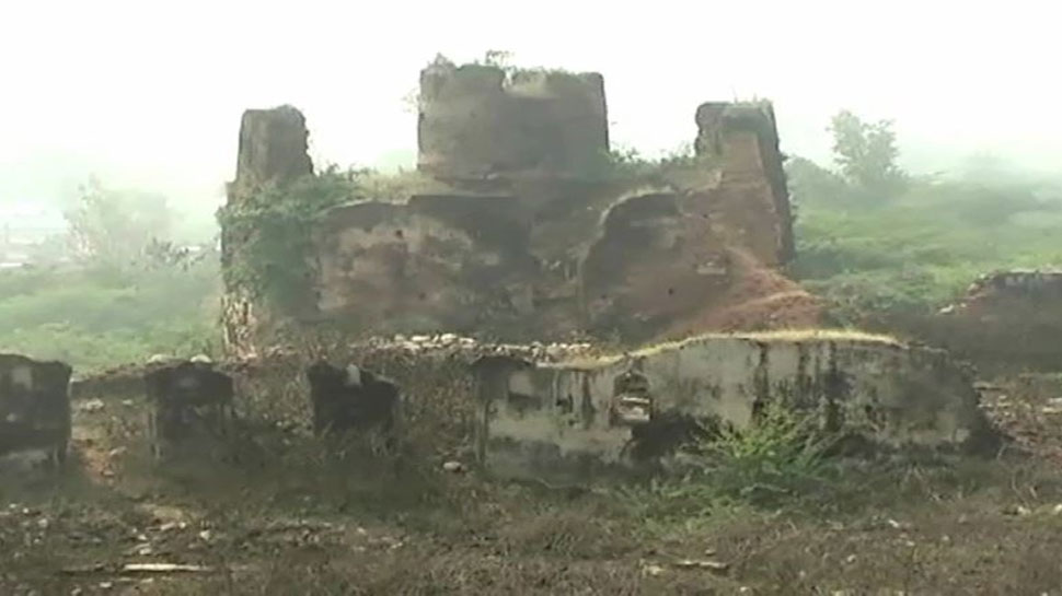 Raja Rammohan Singh historical fort turned into ruins in Mahoba | ये ...