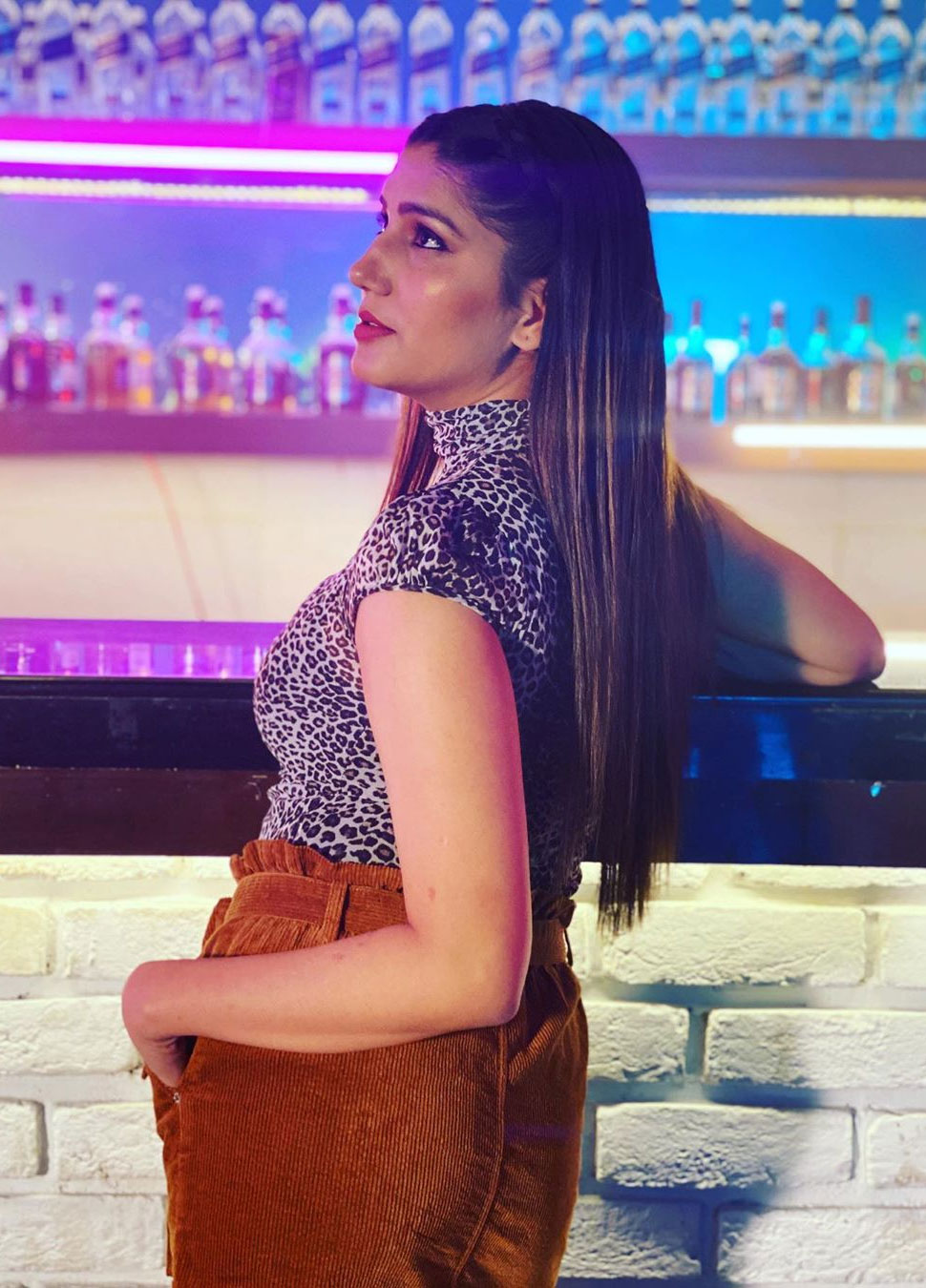 Sapna Choudhary New PhotoShoot in western | वेस्टर्न ड्रेस और बूट्स में ...