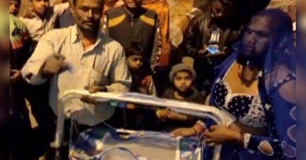 Kinnar invites 400 people on the birthday of pet dog | UP: किन्नर ने ...