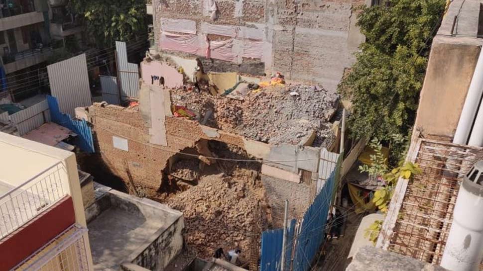 Delhi Building collapse in CR Park Area | दिल्ली: CR पार्क में बिल्डिंग ...