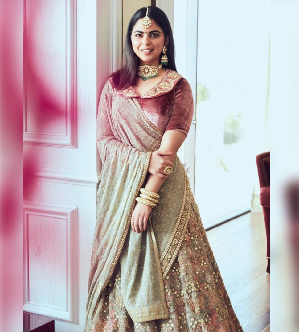 Isha Ambani in Sabyasachi lehenga turns into a royal princess, See ...