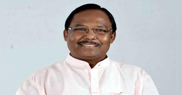 MP Ramvichar netam warns officials over IT Raid in chhattisgarh | IT ...