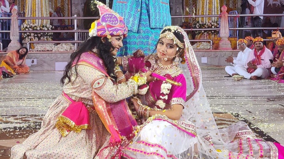 Phagotsav is celebrating in Chotikashi jaipur Phagotsav photos ...