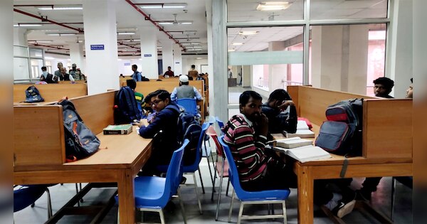 jamia library opened for students after three months | तोड़-फोड़ के 3 ...
