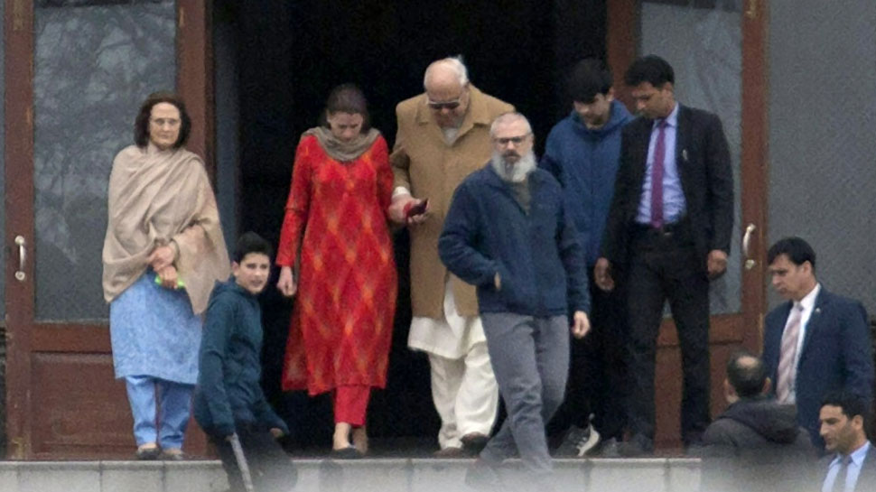 Farooq Abdullah met his son Omar Abdullah at the place where the latter ...