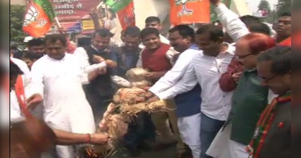 Bjp organized effigy burning program against Hemant govt in Dhanbad ...