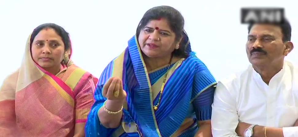 Rebel Congress MLA Imarti Devi, in Bengaluru: Jyotiraditya Scindia is ...