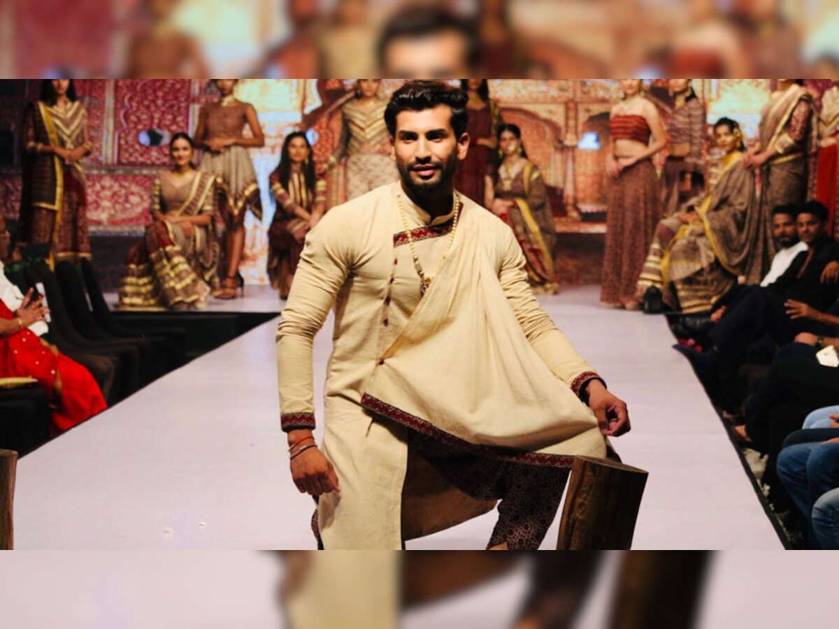 Mayank Rana who is continuously working on women empowerment | रैंप से ...