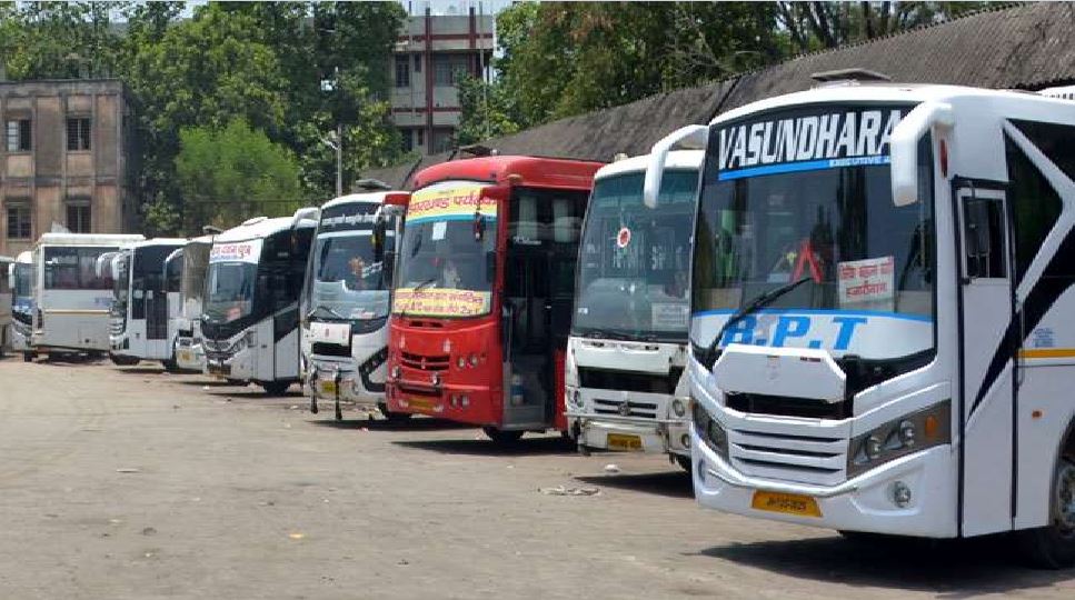 Buses to take workers in private buses to Bihar in Focus | निजी बसों ...