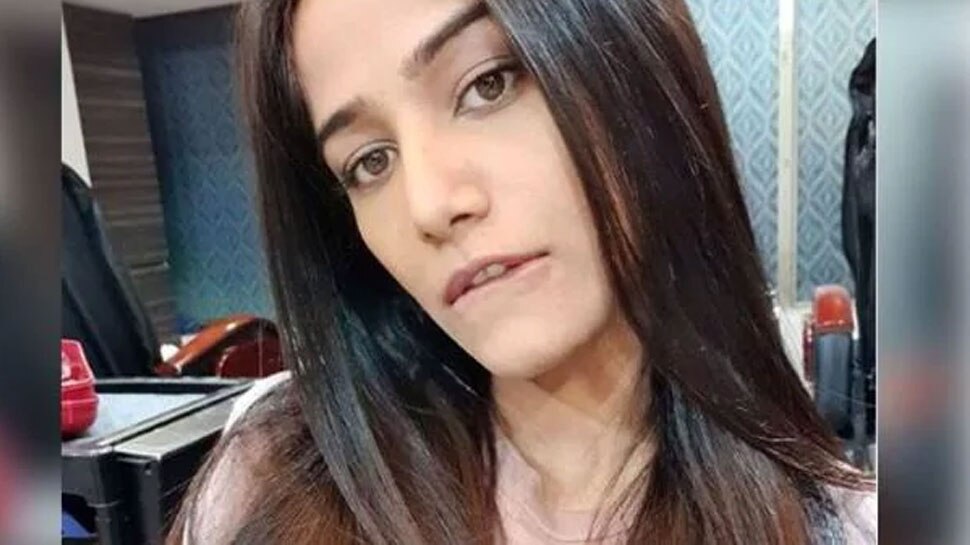 Model Poonam Pandey Shared A Video On Instagram About Her Arresting Bold Images Pictures क्या