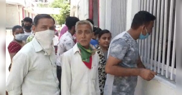 crowd comes to open account in post office to get government loan in ...