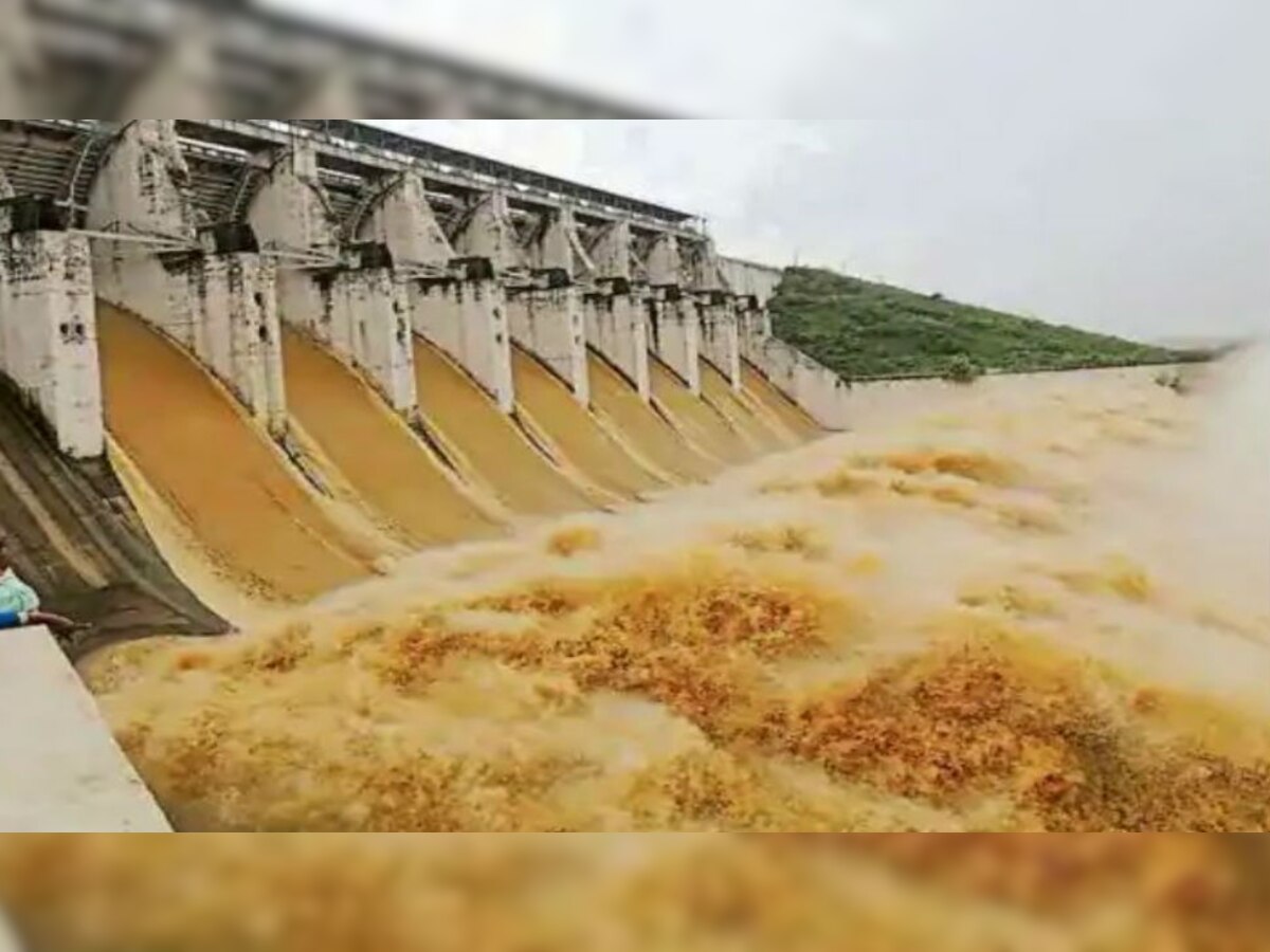 Tenughat dam first gate opened to release water | झारखंड में खोला ...